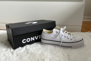 15 Best Graduation Sneakers in 2024 (Trendy, Cute, Comfortable) - What ...